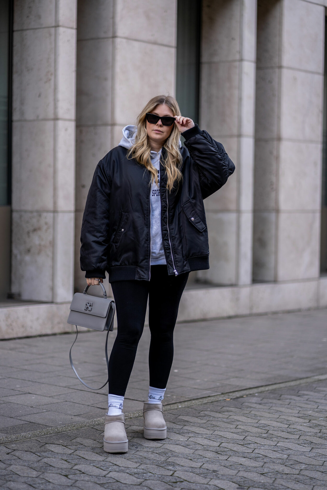 Outfit: UGG Ultra Mini Platform x Bomberjacke - Fashion Blog
