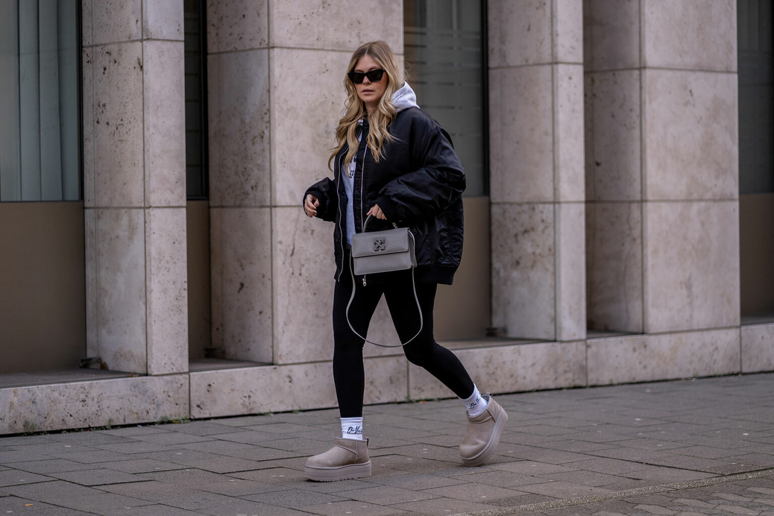 Outfit: UGG Ultra Mini Platform x Bomberjacke - Fashion Blog