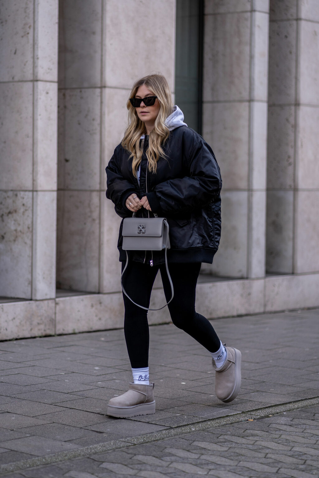 Outfit: UGG Ultra Mini Platform x Bomberjacke - Fashion Blog