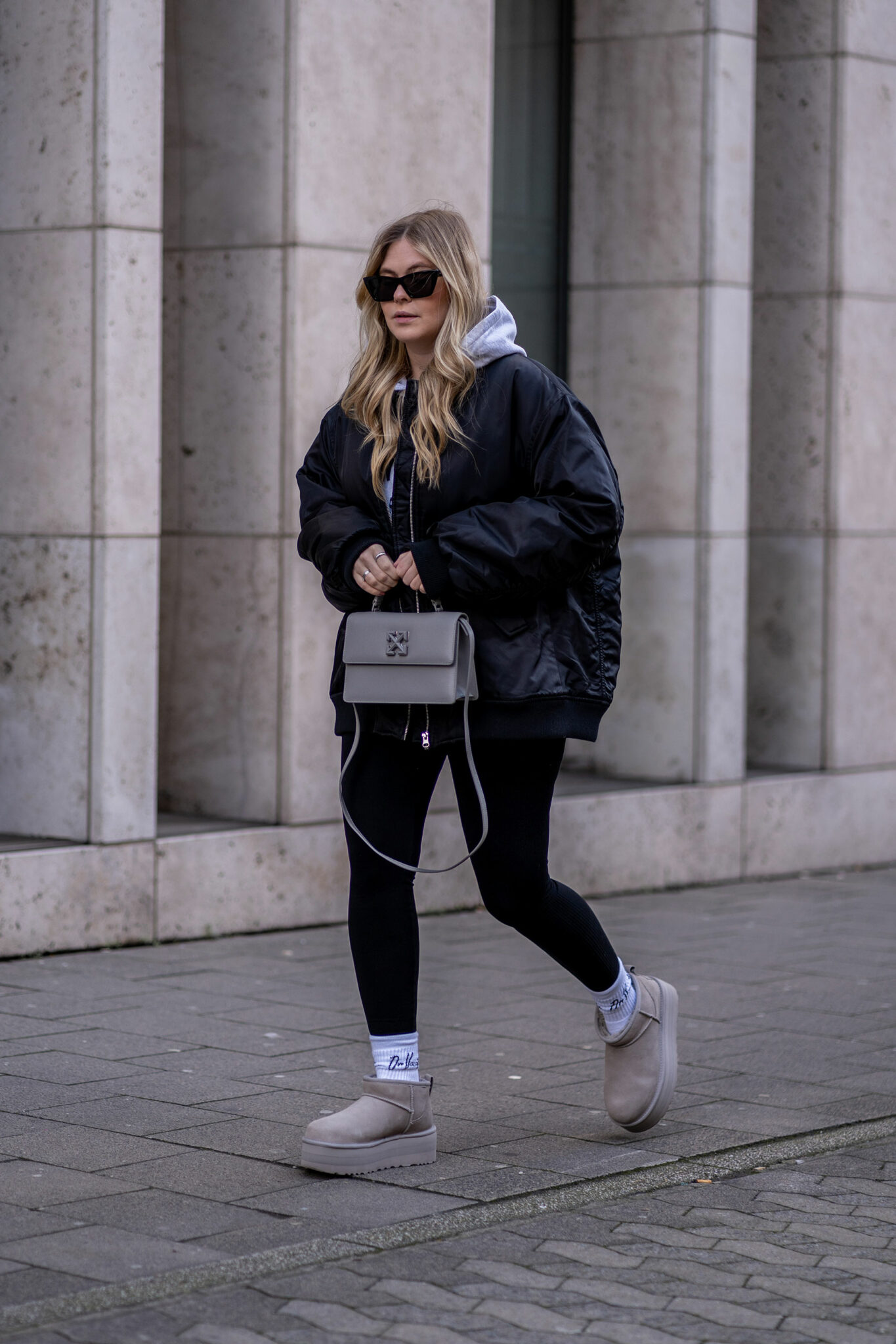 Outfit: UGG Ultra Mini Platform x Bomberjacke - Fashion Blog